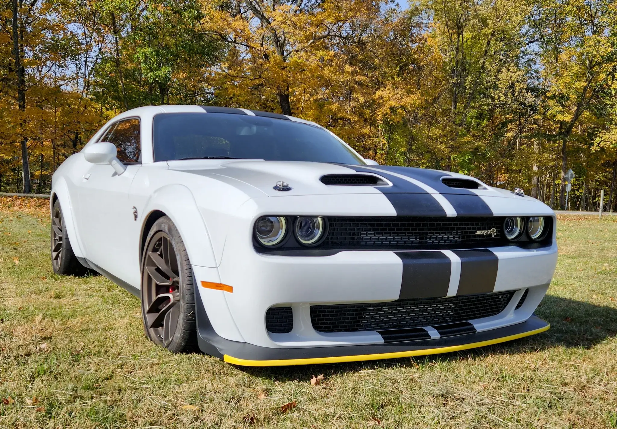 dodge challenger white hellcat
