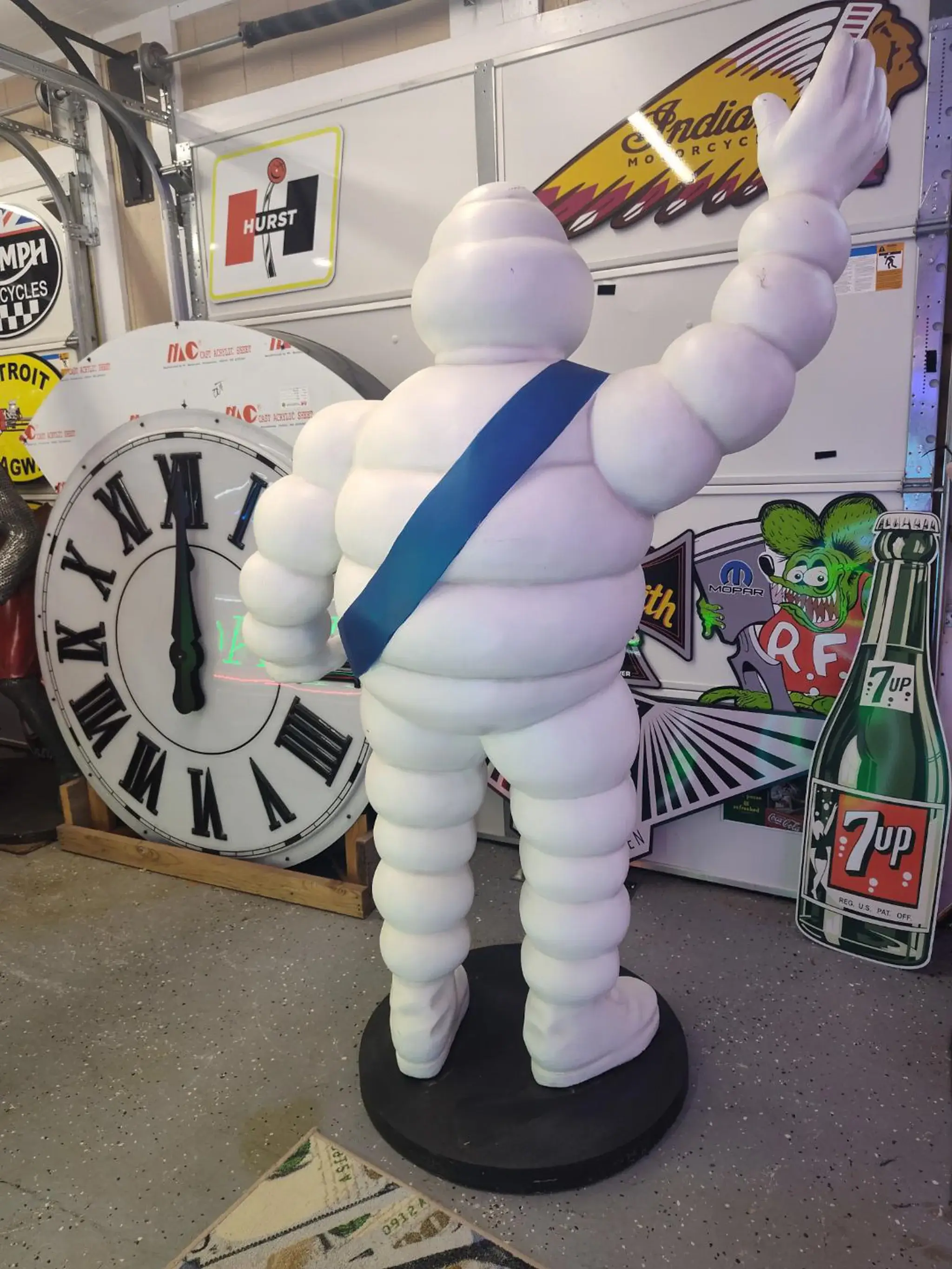 michelin man statue