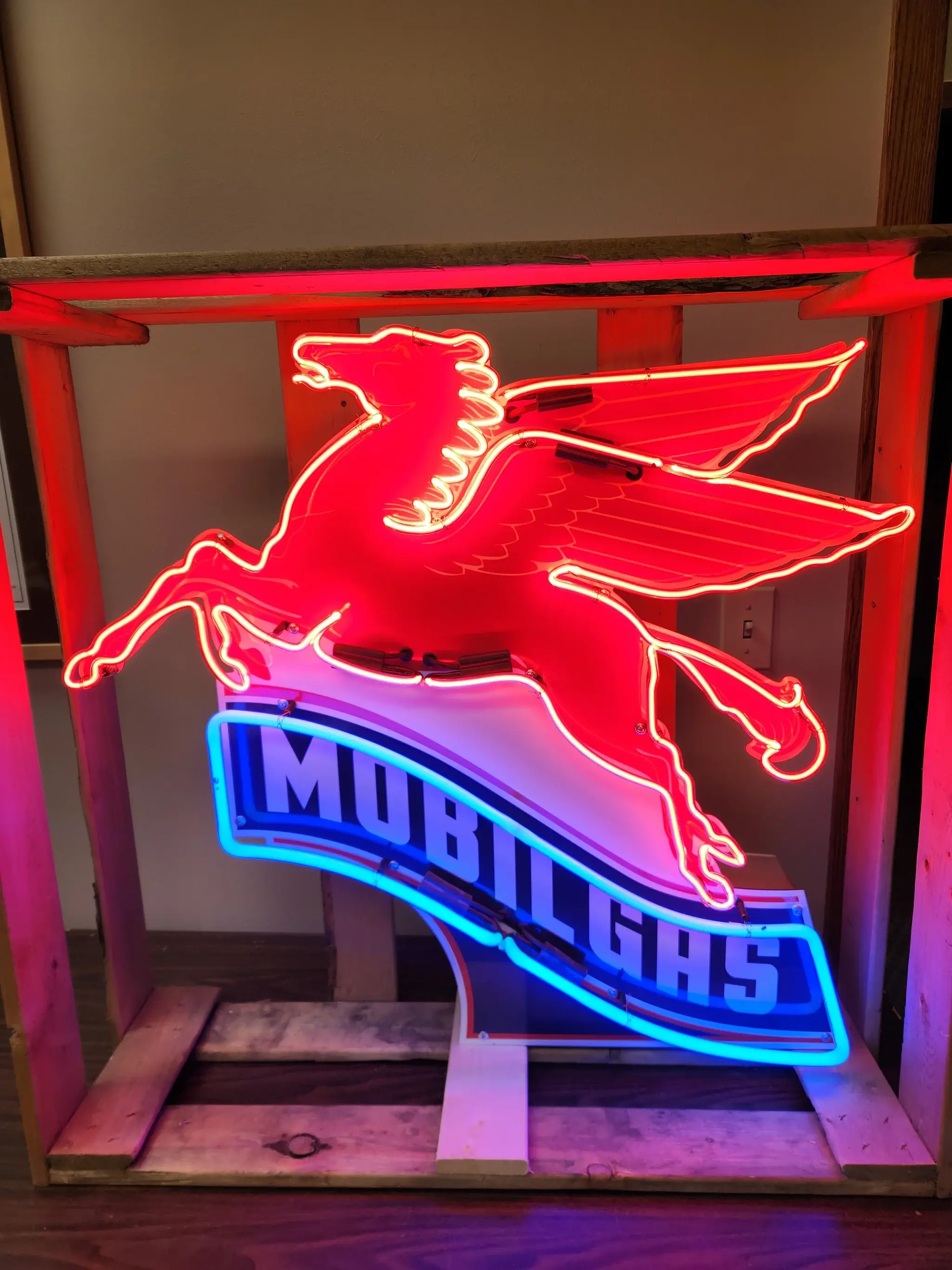 MP: Mobil Gas Pegasus Neon Sign | PCARMARKET