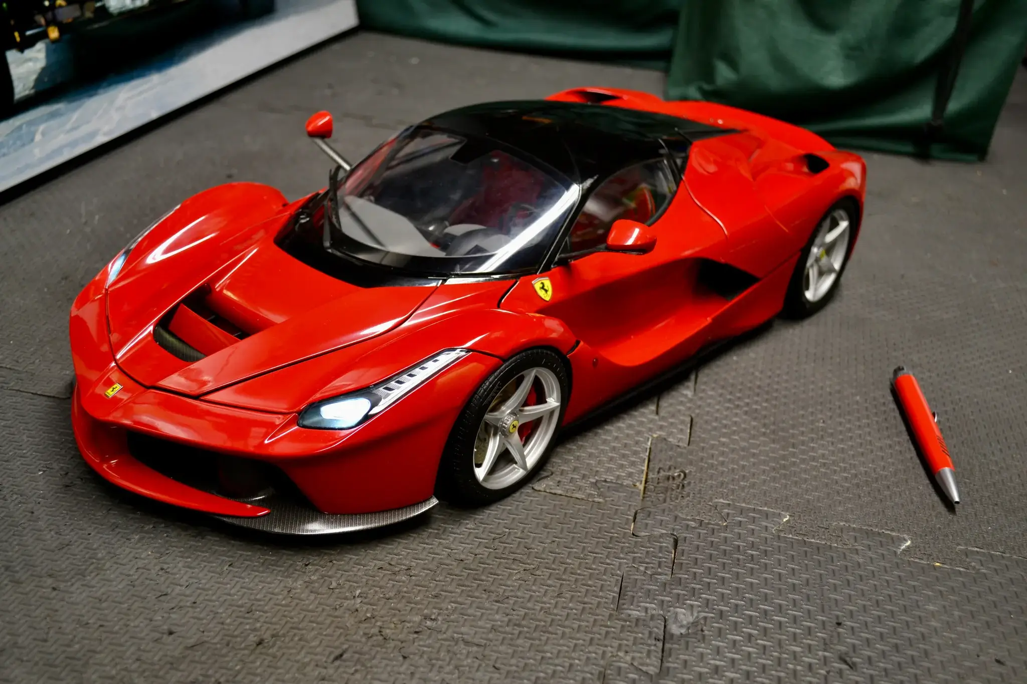 MP: 1:8 Scale DeAgostini Ferrari LaFerrari Model Car | PCARMARKET
