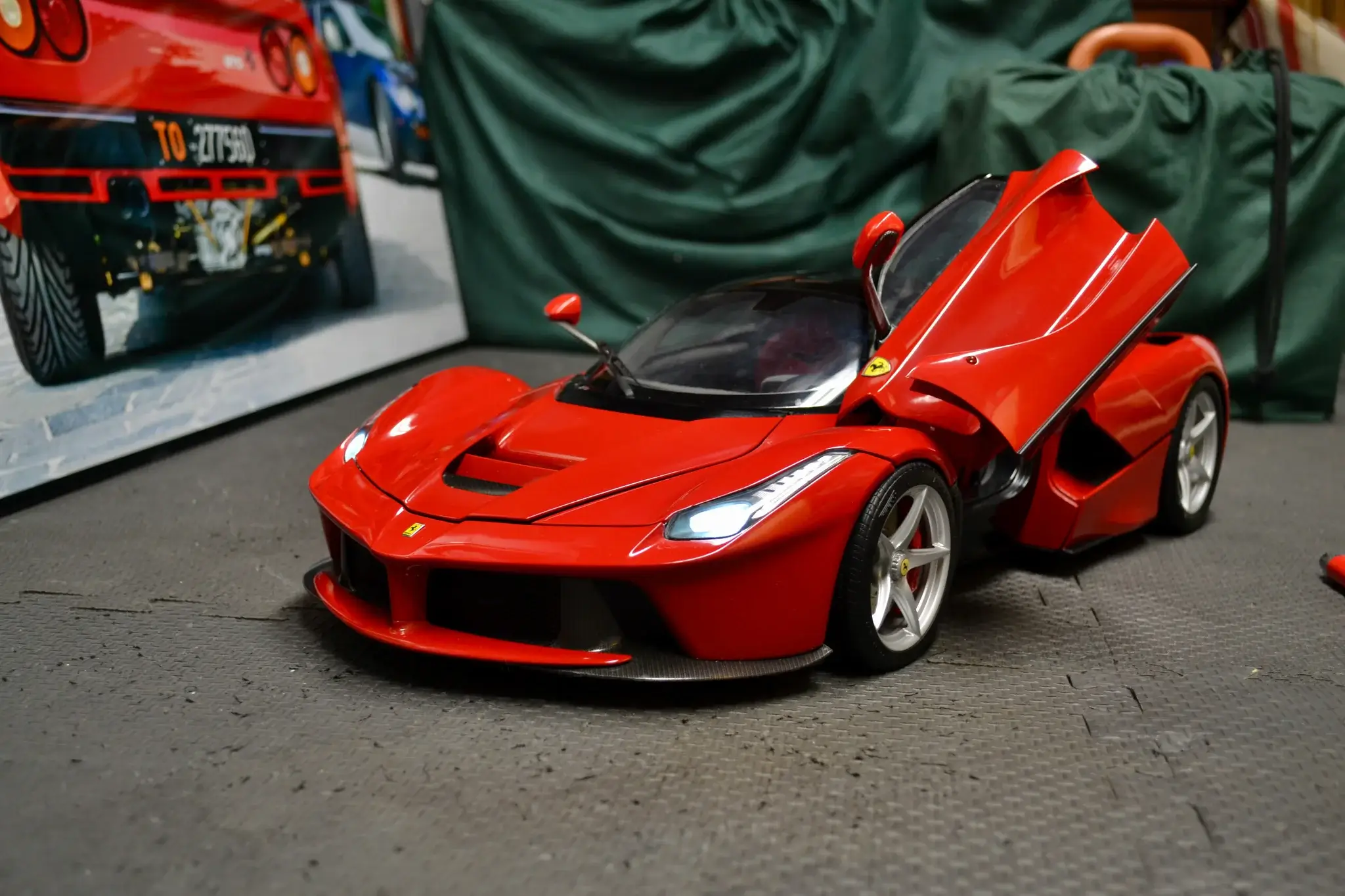 MP: 1:8 Scale DeAgostini Ferrari LaFerrari Model Car | PCARMARKET